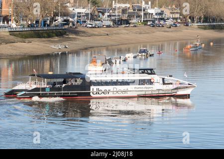 A Uber Boat Thames clipper departing Putney Pier, Putney, southwest ...