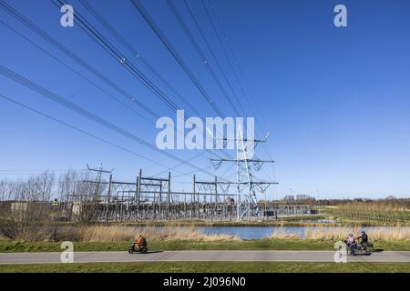 ILLUSTRATIEF - Hoogspanningsstation Tennet Rijswijk Wateringen met ...