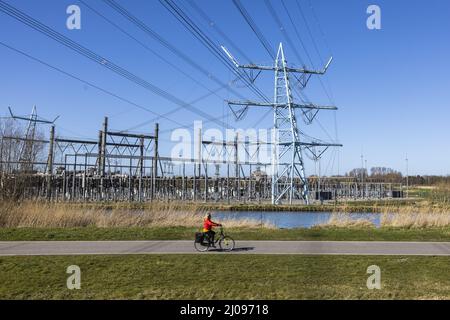 ILLUSTRATIEF - Hoogspanningsstation Tennet Rijswijk Wateringen met ...