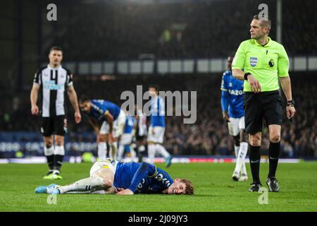 Anthony Gordon of Newcastle United is fouled by Brennan Johnson of ...