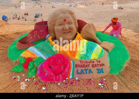 Indian Sand Artist creates a sand art to pay Tribute to Bharat Ratna ...