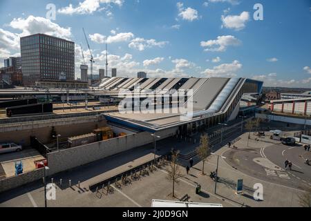 Reading Station Platforms and entrance Stock Photo - Alamy