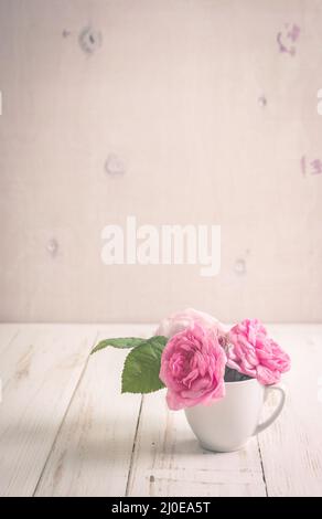 Garden roses on wooden background, copy space. Graphic resources Stock ...