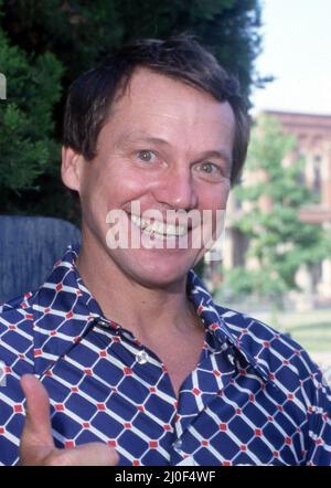 Sonny Shroyer's Instagram, Twitter & Facebook on IDCrawl