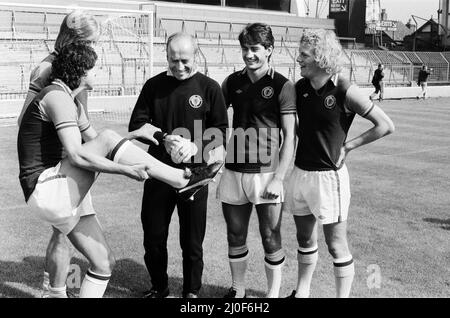 John Gidman Aston Villa football club footballer 1976 Stock Photo - Alamy