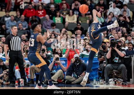 Chattanooga guard Malachi Smith (13) brings the ball down the court ...