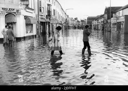 Cardiff Floods 1979, Our picture shows ... the flooded Clare Road ...