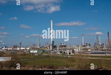 shell refinery pernis near rotterdam in holland Stock Photo - Alamy