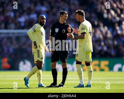 Referee Andrew Madley speaks to Arsenal's Jorginho during the Premier ...