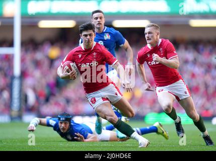 Wales' Louis Rees-Zammit gets past New Zealand's Caleb Clarke during ...
