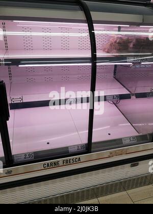 almost empty fridge Stock Photo - Alamy