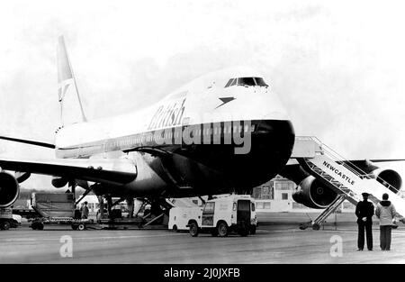 The First Boeing 747 to land at Heathrow Airport Jan 1970 Airport and ...