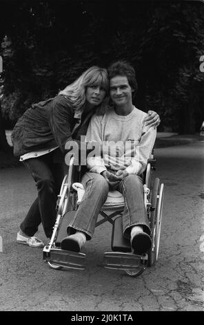 Barry Sheene racing during practice. August 1977 Stock Photo - Alamy