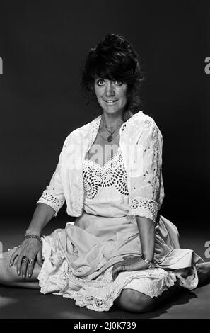 Actress Amanda Barrie. September 1982 Stock Photo - Alamy