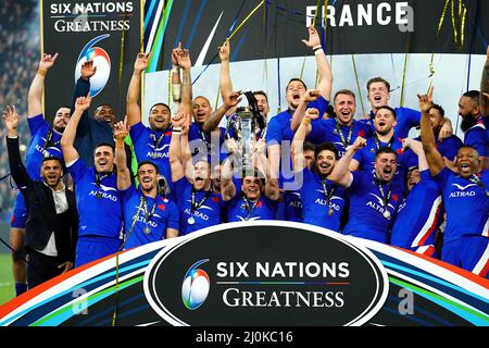 France's Antoine Dupont lifts the Guinness Men's Six Nations ...