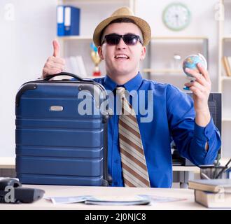 The young employee preparing for vacation trip Stock Photo - Alamy
