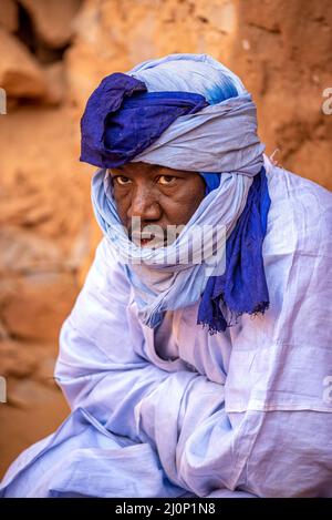 Mauritanian adult man with traditional boubou and turban wear ...