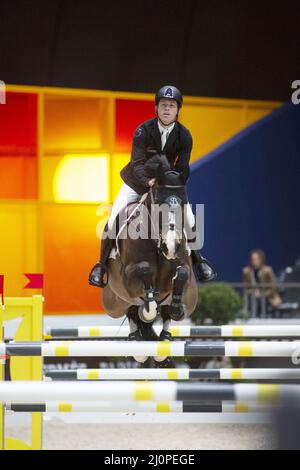 Scott BRASH (GBR) riding HELLO JEFFERSON during the Longines Paris ...