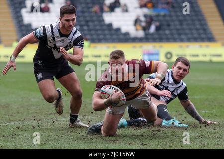 Luke Yates #13 of Huddersfield Giants celebrates his try Stock Photo ...
