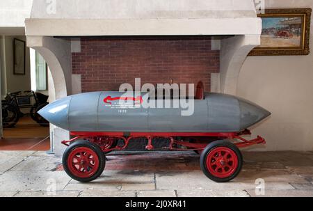 The original La Jamais Contente record breaking car in 1899 in museum ...
