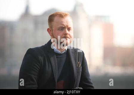 Westminster Bridge terror attack survivor Travis Frain speaks to the ...