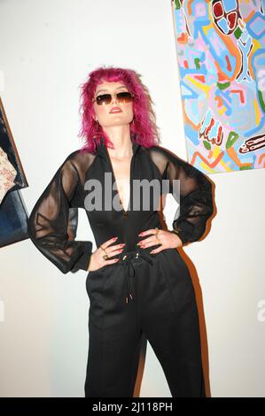 Model Cait Ryan in New York City, photos by Nadja Sayej Stock Photo - Alamy