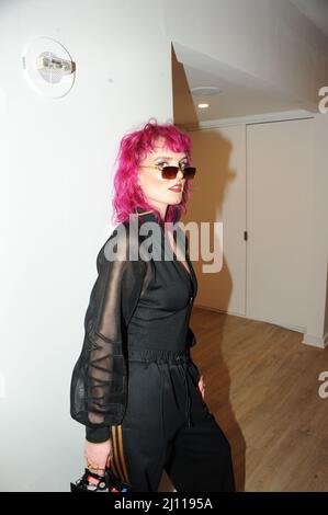 Model Cait Ryan in New York City, photos by Nadja Sayej Stock Photo - Alamy