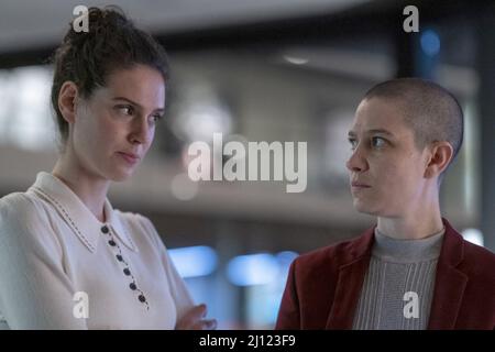 BILLIONS, from left: Eva Victor, Will Roland, Asia Kate Dillon (second ...