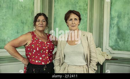 KILLING EVE, from left: Anna-Maria Everett, Jodie Comer, Don't Get Attached', (Season 4, ep. 405 ...