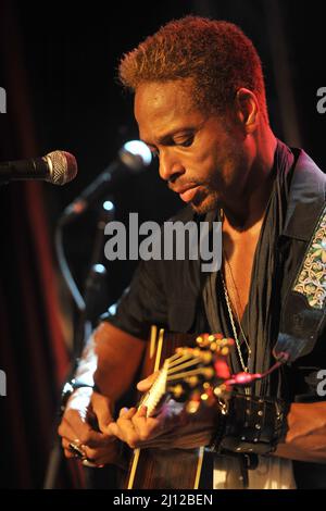 Gary Dourdan actor singer performs onstage Stock Photo - Alamy