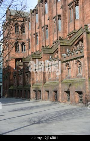 Exterior of John Rylands Research Institute and Library in comparison ...