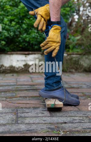 Plant supports - making metal plant supports by bending 6mm steel-rods ...