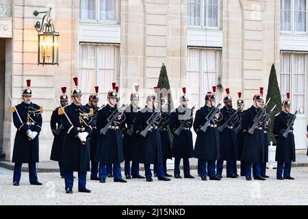 Illustration picture shows a French Republican Guard (Garde ...