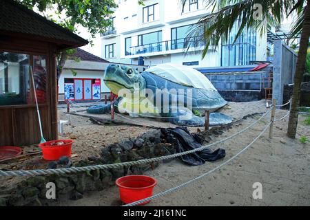 The giant sea turtle sculpture of the Bali Sea Turtle Society in Kuta ...