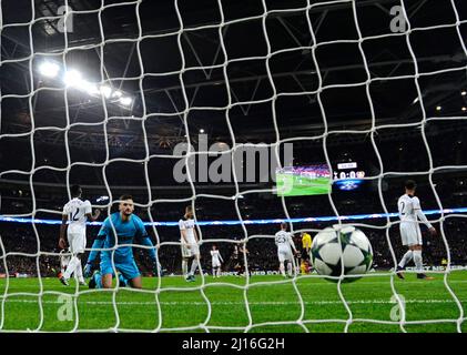 Tottenham Hotspur players react during the Premier League match Leeds ...