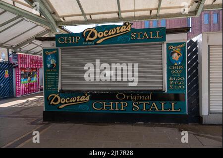 Chip stall on Great Yarmouth outdoor market Stock Photo - Alamy