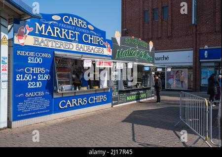 Chip stall on Great Yarmouth outdoor market Stock Photo - Alamy