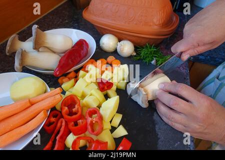 Southern German cuisine, preparing vegetables from the Roman pot ...