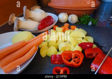 Southern German cuisine, preparing vegetables from the Roman pot ...