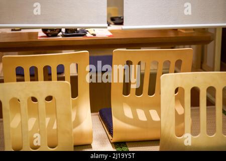 Dining environment and seating in a Japanese restaurant Stock Photo - Alamy