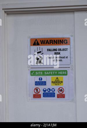 Building site hazard warning sign / H&S warning sign, building site ...