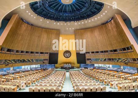 The Assembly Hall in the United Nations headquarters Assembly Building ...