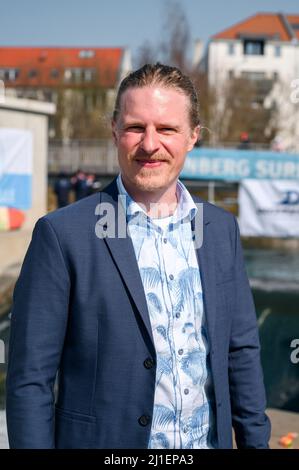 Nuremberg, Germany. 25th Mar, 2022. Conductor Jonathan Darlington ...