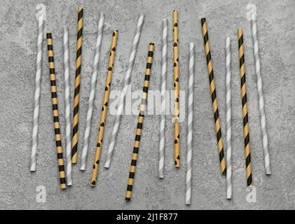 Stylish straws for drinks on grunge background Stock Photo - Alamy