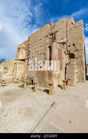 Colossus of Tuthmosis III, Eighth Karnak Temple Complex, UNESCO World ...