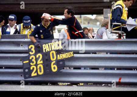 Mauro Forghieri (ITA) Ferrari on the pitwall Stock Photo - Alamy