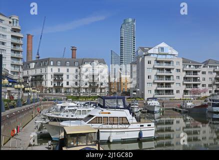 Chelsea Waterfront luxury riverside apartments Stock Photo - Alamy