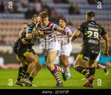Ethan Havard #19 of Wigan Warriors in action during the game Stock ...
