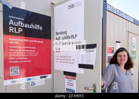 26 July 2021, Rhineland-Palatinate, Ahrbrück: Mountains of rubbish pile ...