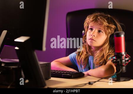 Little child blogger. A pretty child learns a lesson using a desktop ...
